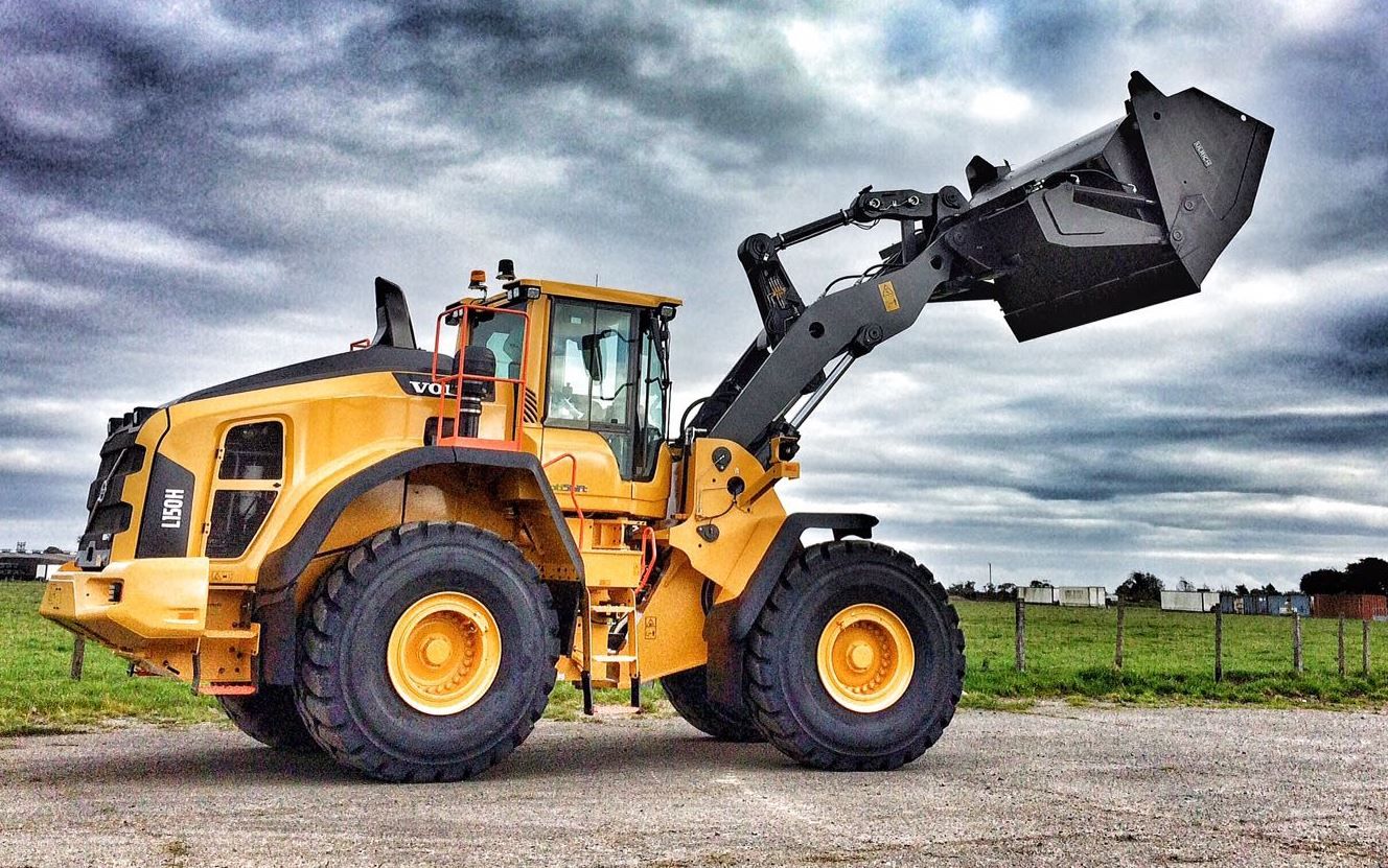 Volvo L150H shovel equipped with a custom high tip bucket